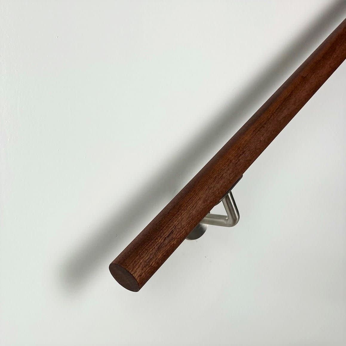 Houten trapleuning rond: Mahonie - Trapleuningexpert