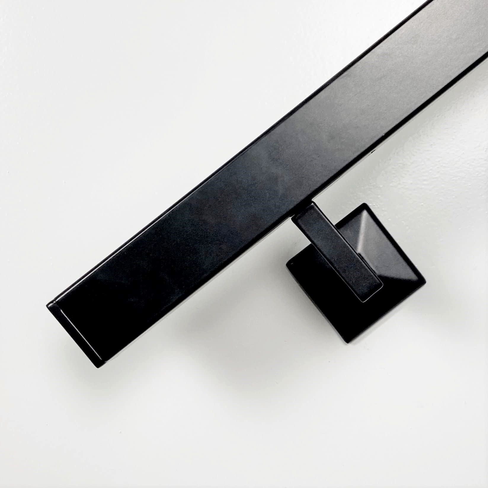 Zwarte vierkante trapleuning met leuningdragers | Trapleuningexpert.nl ...