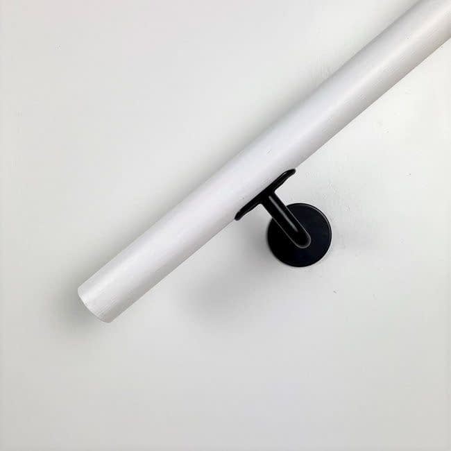 Wit hardhouten trapleuning | Rond (38 mm) - Trapleuningexpert