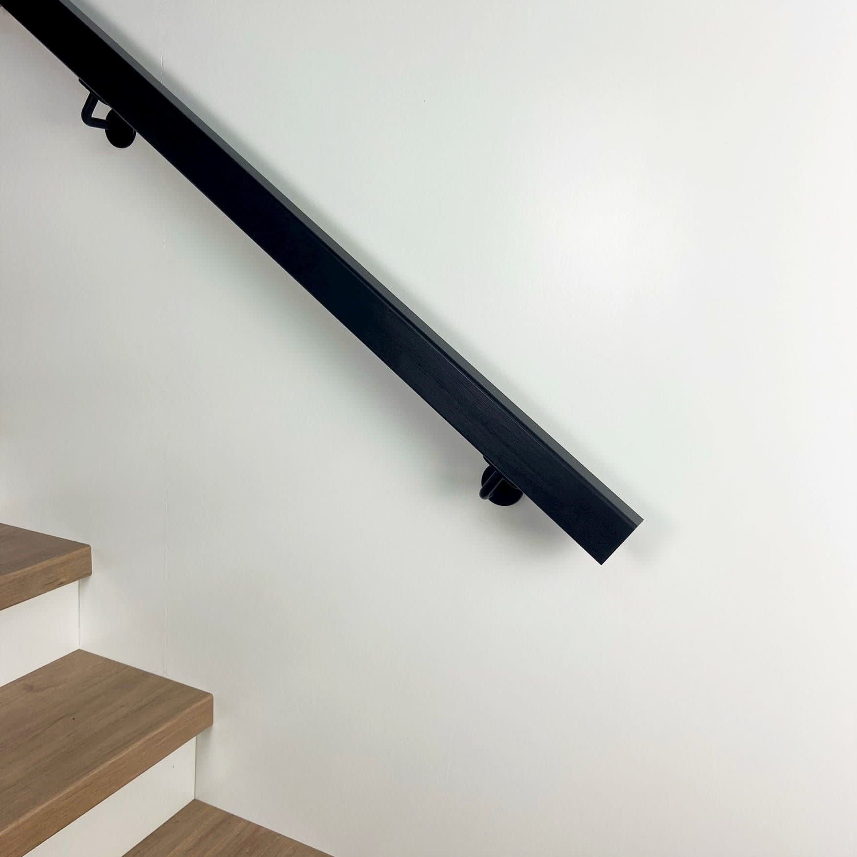 Houten trapleuning rechthoekig: Hardhout - Zwart - Trapleuningexpert