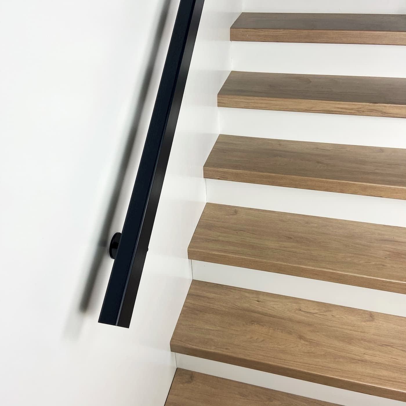 Houten trapleuning rechthoekig: Hardhout - Zwart - Trapleuningexpert