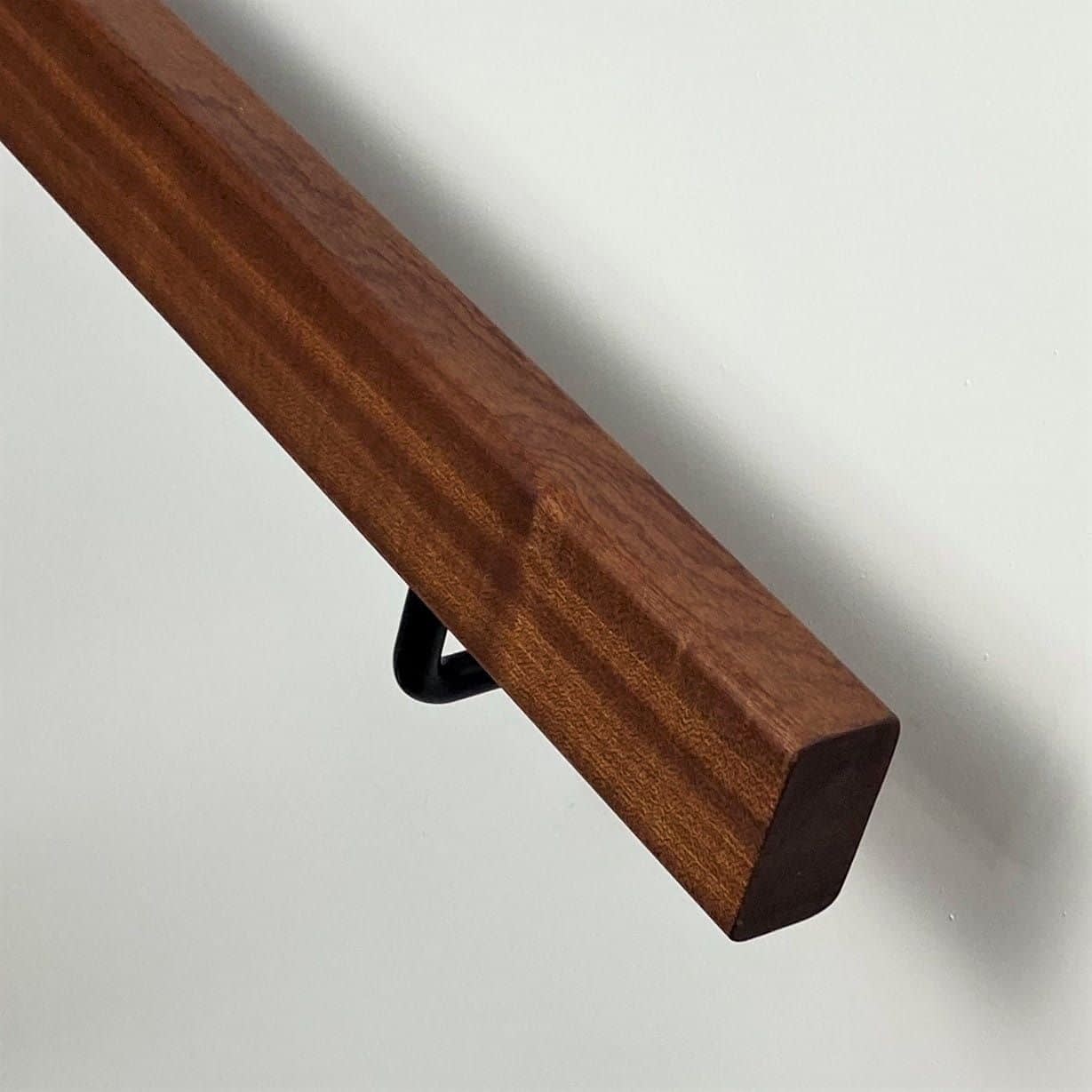 Houten trapleuning rechthoekig: Mahonie - Trapleuningexpert