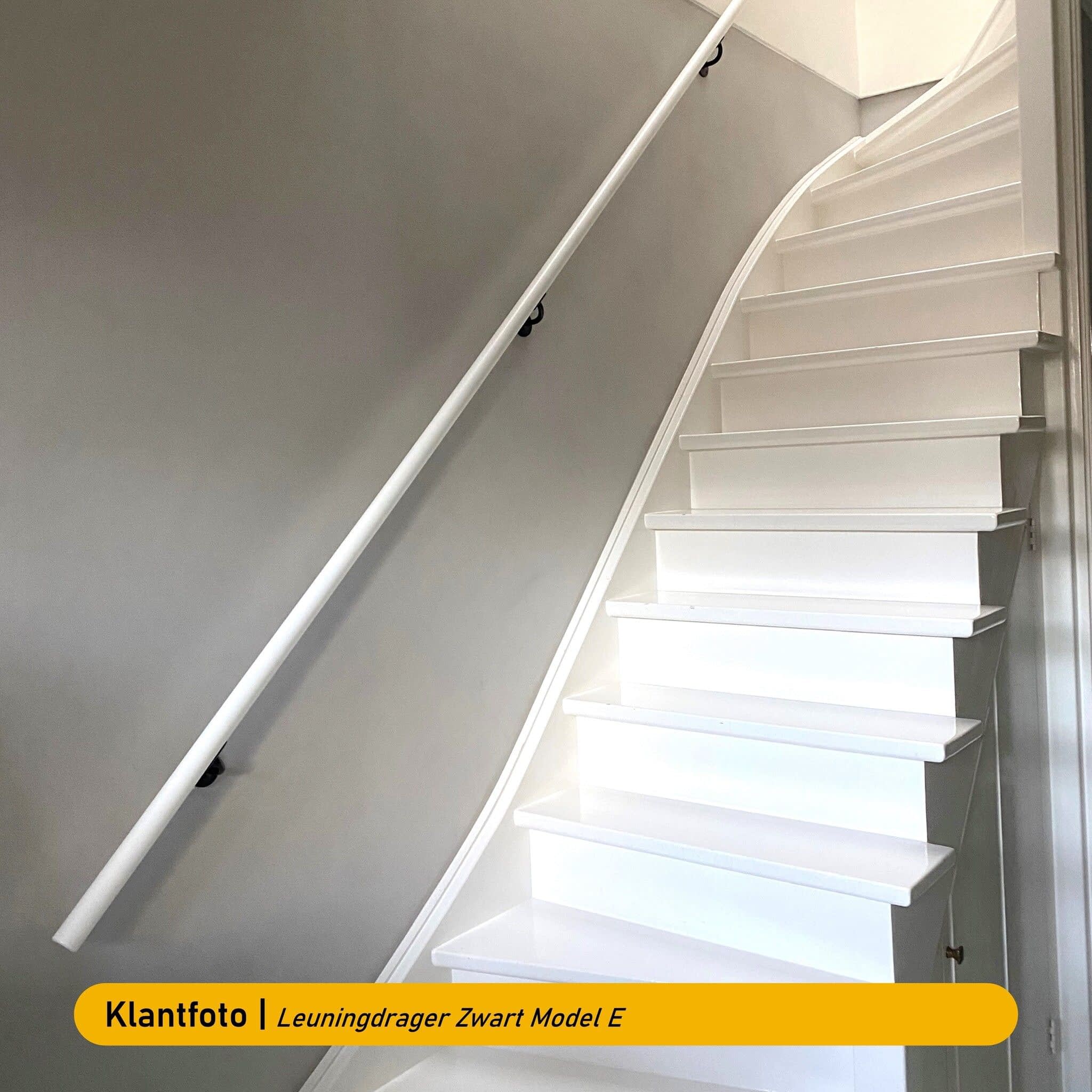 Wit hardhouten trapleuning | Rond (38 mm) - Trapleuningexpert