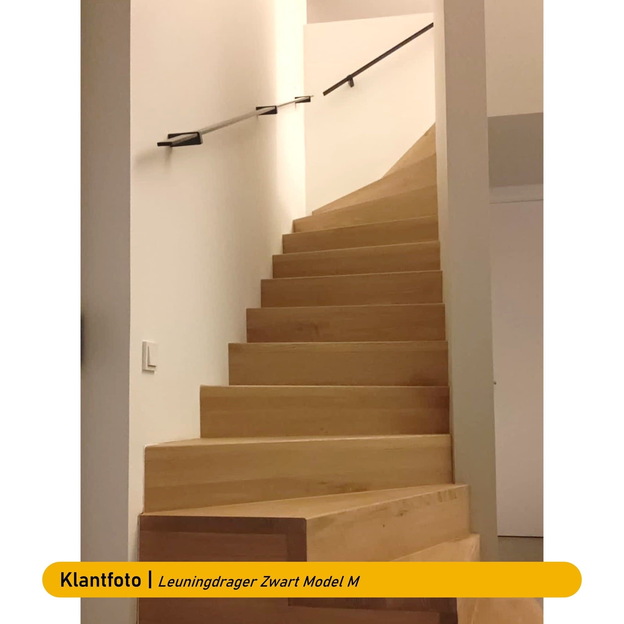 Zwarte roestvast stalen trapleuning | Plat (40x10 mm) - Trapleuningexpert