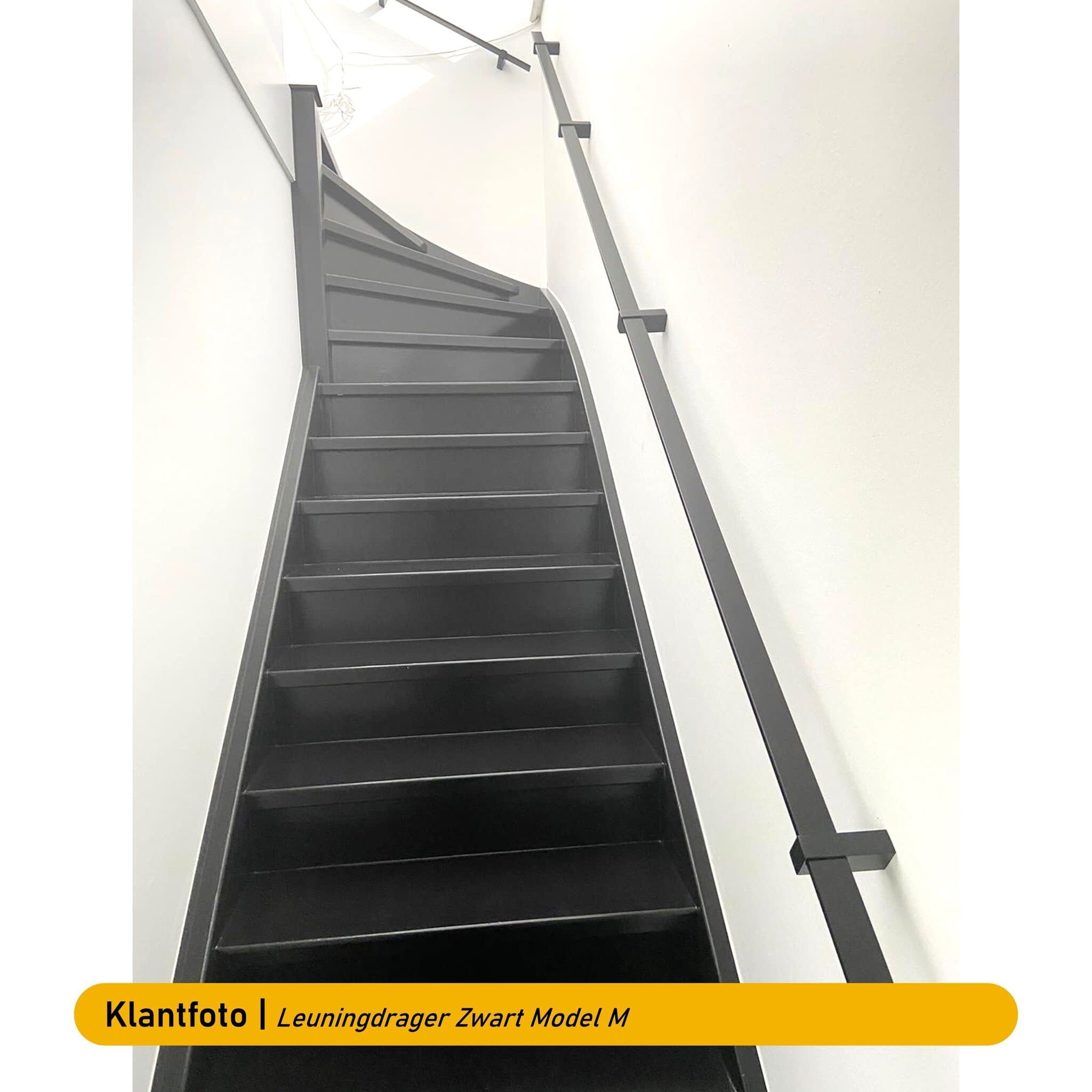 Zwarte roestvast stalen trapleuning | Plat (40x10 mm) - Trapleuningexpert