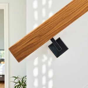 Hoe hoog moet een trapleuning hangen? - Trapleuningexpert.nl